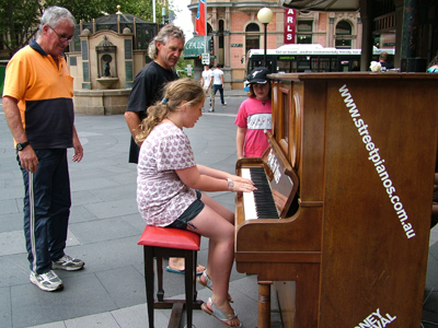 Play me I’m yours » Queen Victoria Building Square