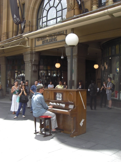 Play me I’m yours » Queen Victoria Building Square